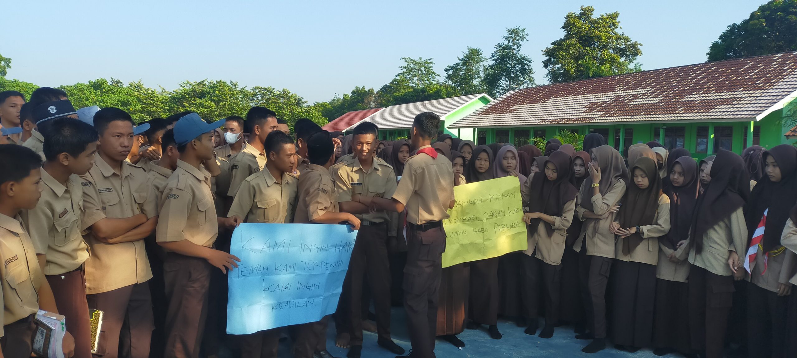 Sebelum Permintaan Dikabulkan, Ratusan Pelajar SMA Negeri 4 Sekayu ...